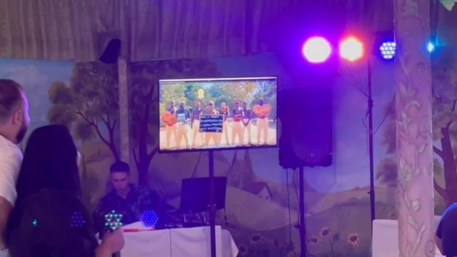 Подарок на свадьбу 😍 
Реакция молодоженов