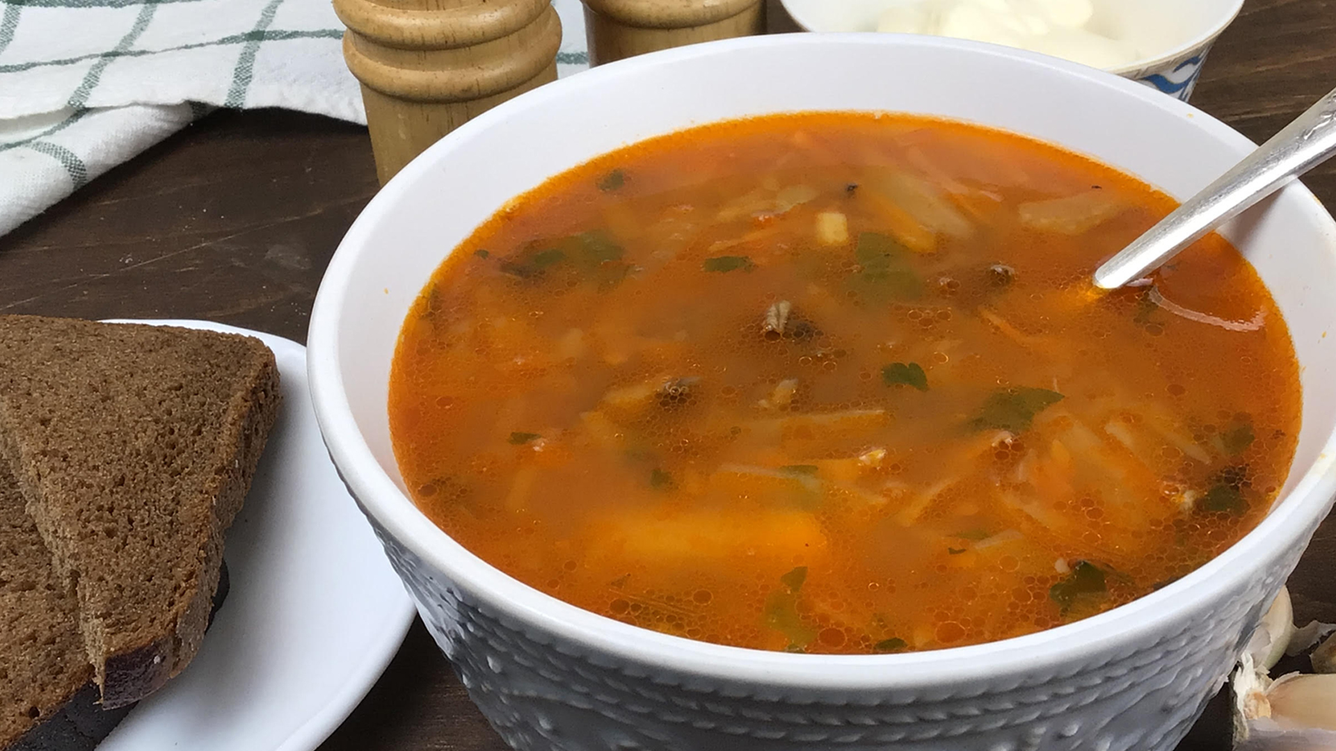 Красный постный борщ с фасолью и грибами.mp4