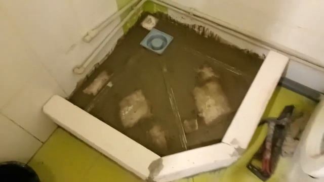 Кабинка в ванной, когда мало места.