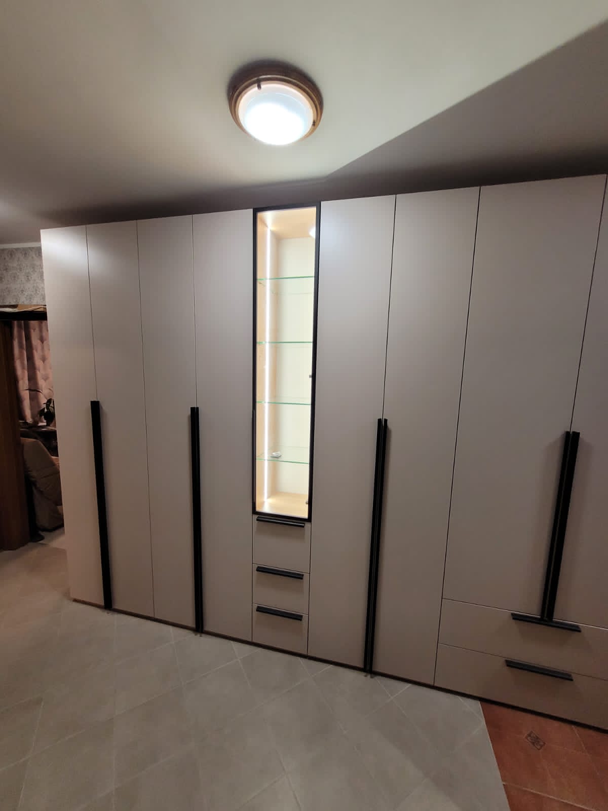 8-дверный шкаф в прихожую