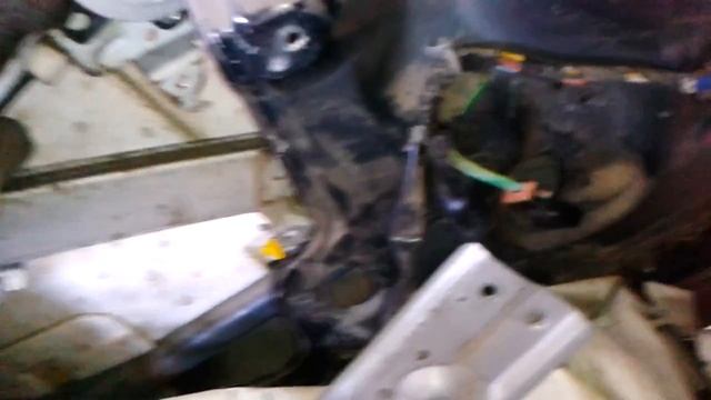 разбираю собираю дверь на ниссан альмера классик.mp4