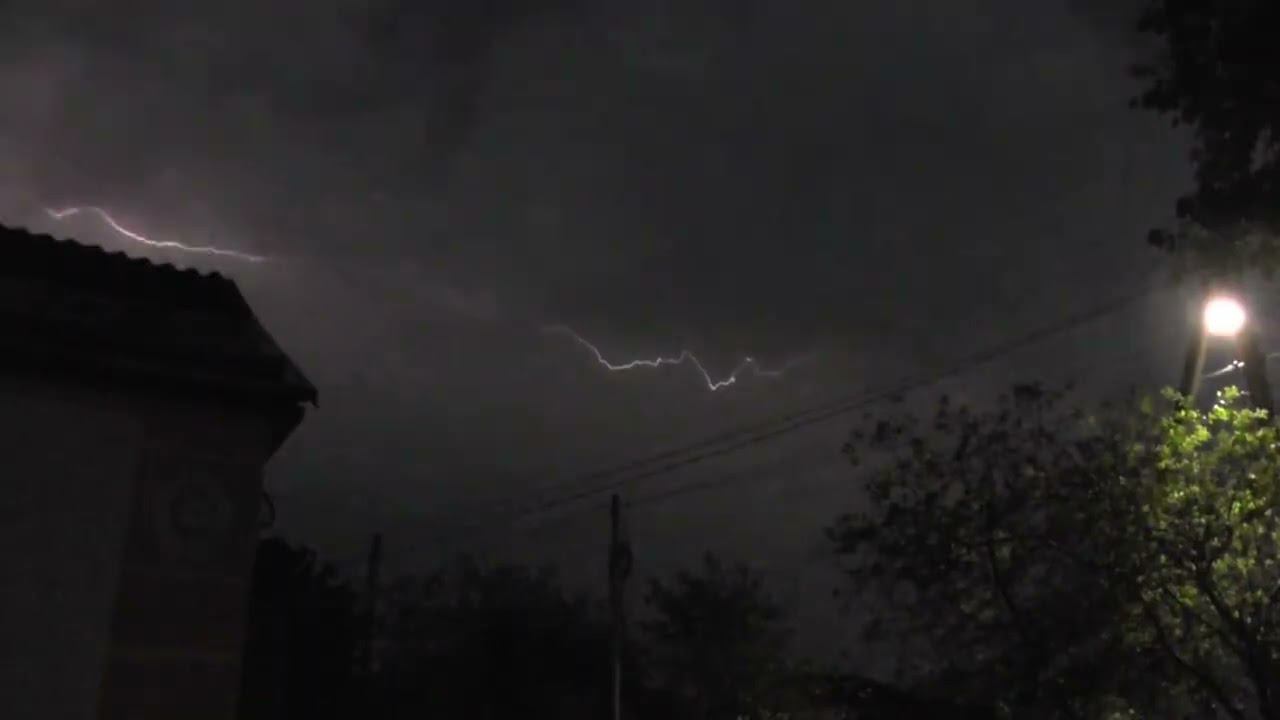 В этот день погиб парень в хуторе Ленина от удара молнии. Великая сила природы!