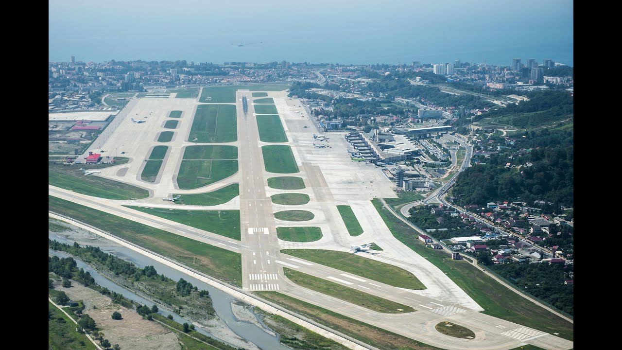 Аэропорт Сочи в курортный сезон. Июнь 2021.