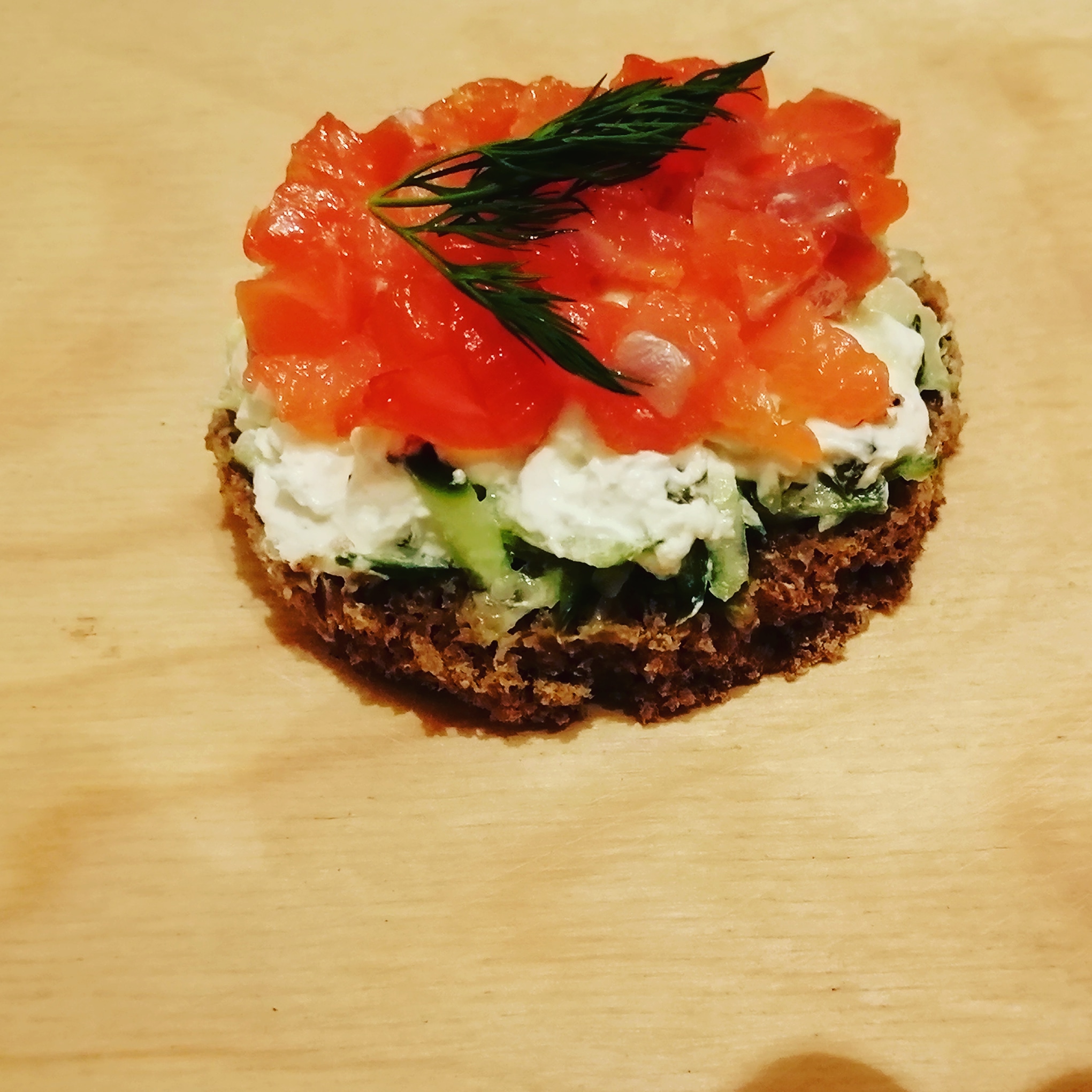 НОВОГОДНЯЯ ЗАКУСКА со СЛАБОСОЛЕНОЙ ФОРЕЛЬЮ и СЫРОМ