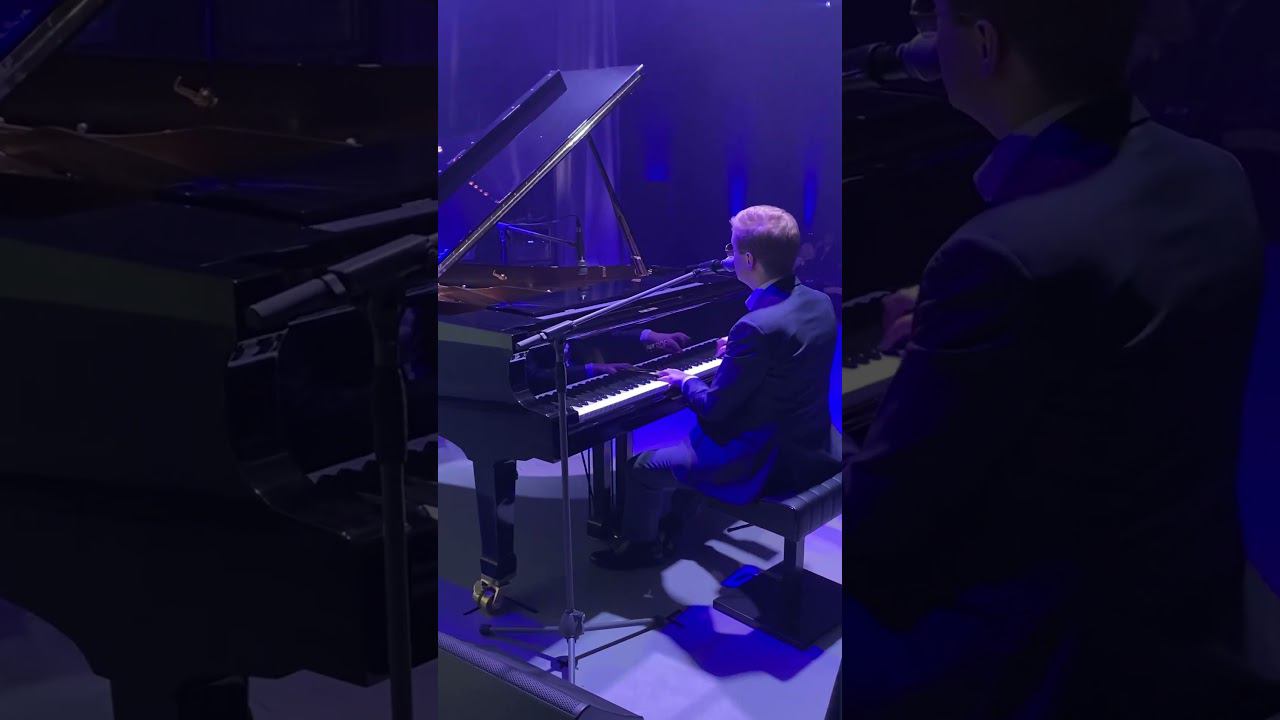 Олег Аккуратов