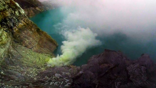 Вулкан Иджен