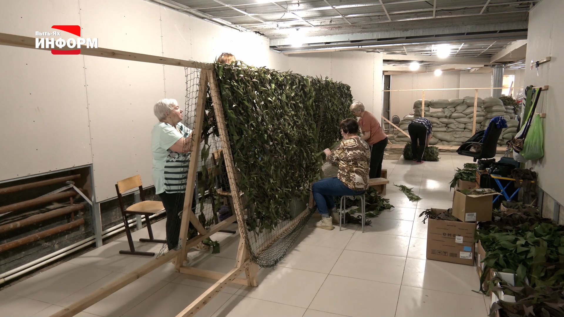 Кикимора и Леший - вартовчане плетут масккостюмы для СВО