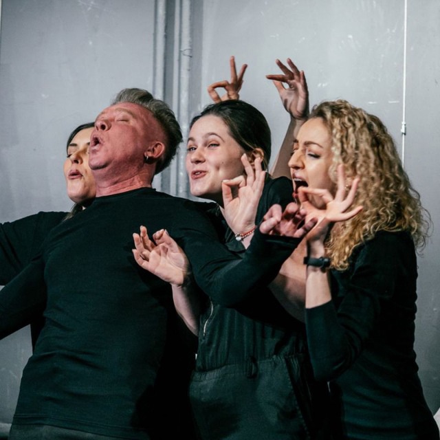 Театр Corde Vita. Play Back или ваша личная история в галерее искусств "Дрезден". Гостиный Двор