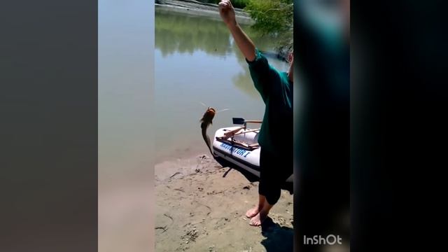 Сестра кайфует на рыбалке!?