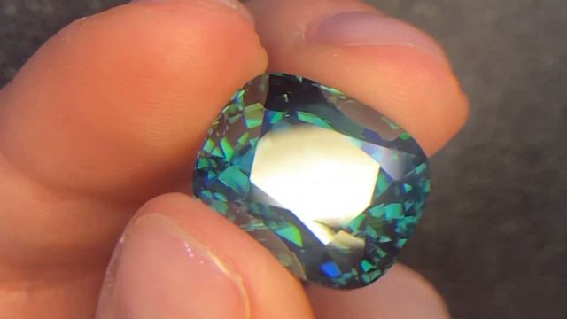 Необычный циркон.