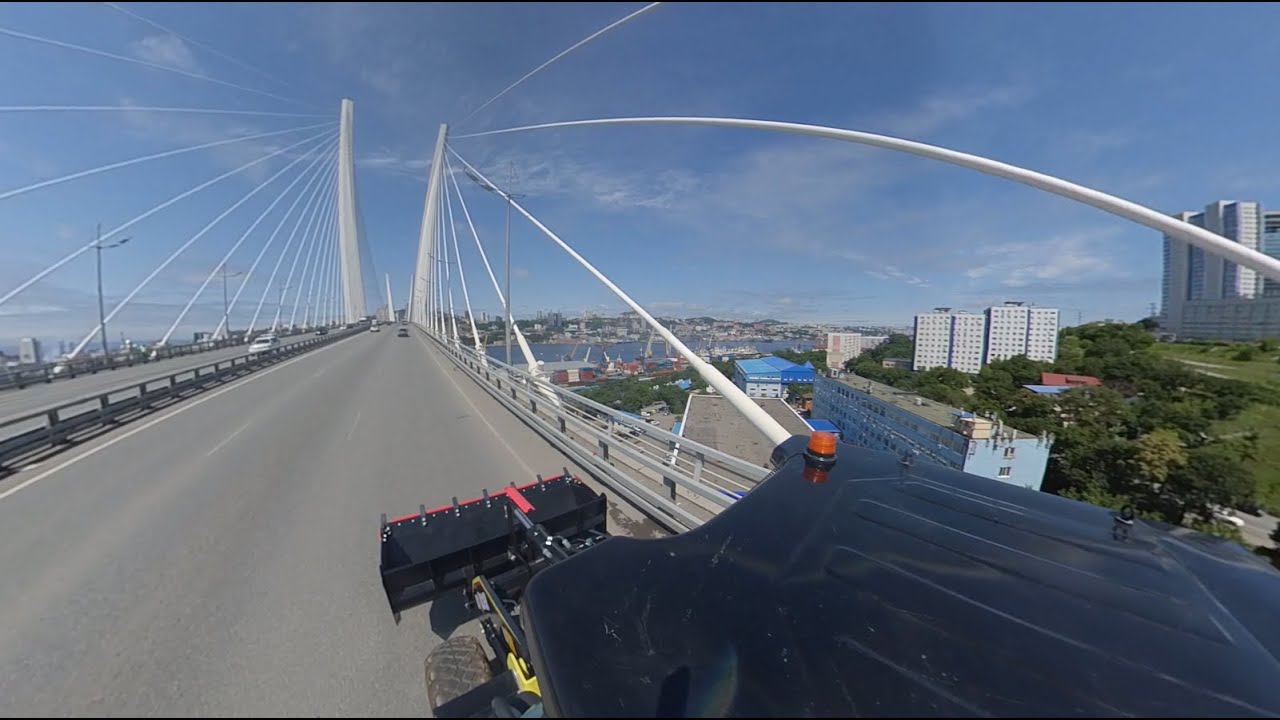 Прогулка на фронтальном погрузчике Boulder WL36 на Золотом мосту, Владивосток