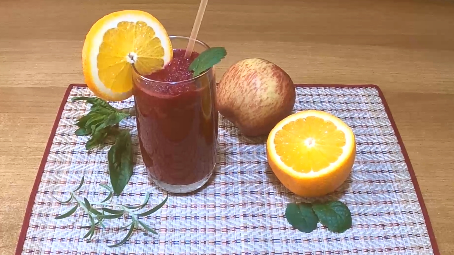 Три рецепта прохладительных СМУЗИ из овощей и фруктов.