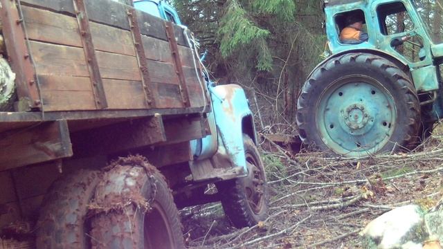 Вытаскиваю застрявший грузовик.