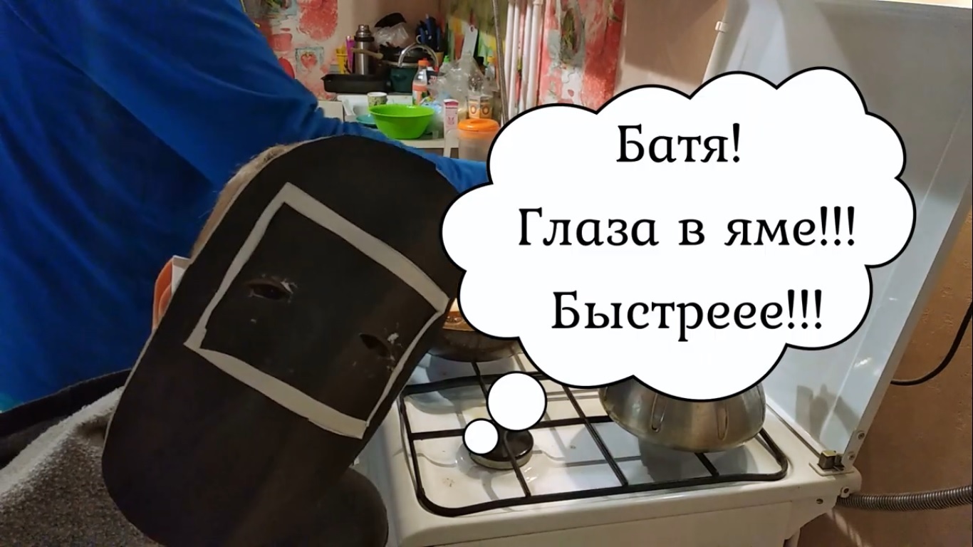 Батя на кухне. Новое дело мясо в банке и гренки.avi