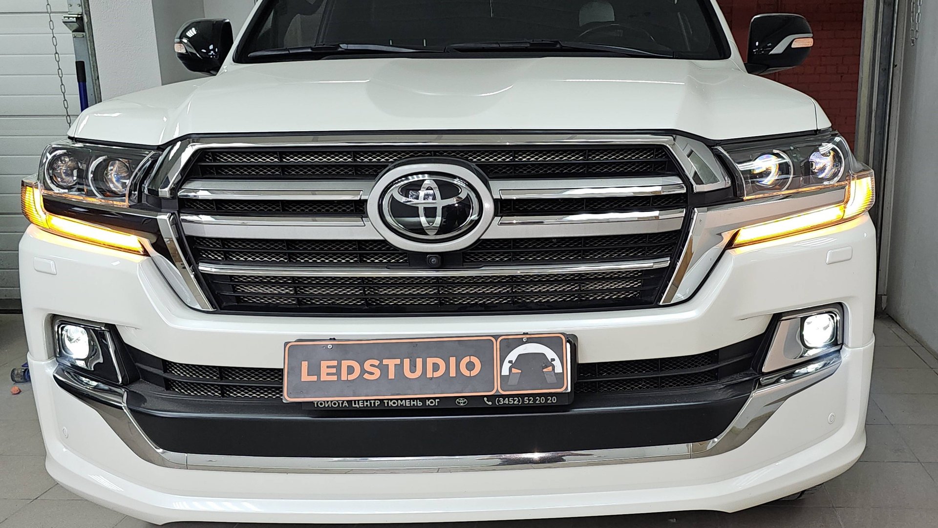 Toyota Land Cruiser 200 тюнинг фар