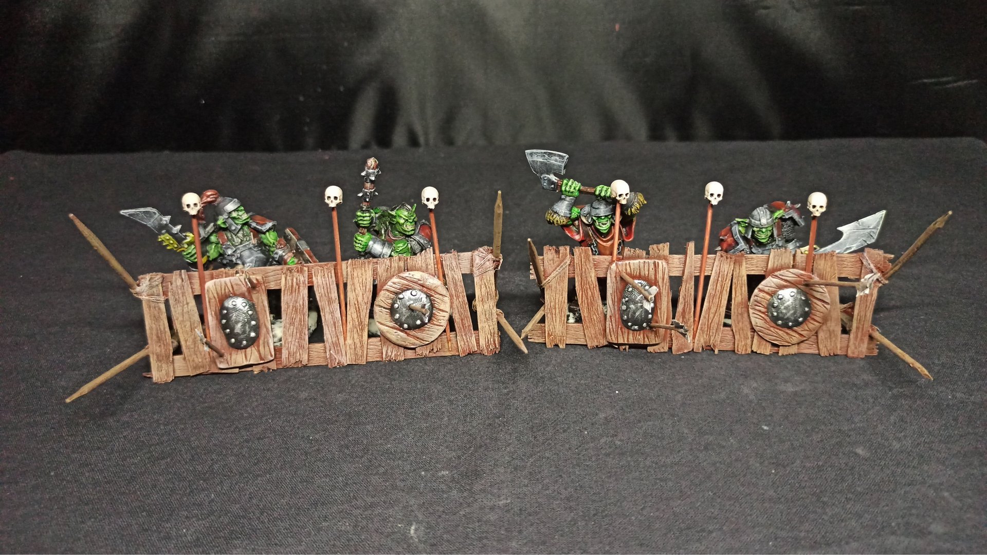 Орочьи баррикады из подручных материалов.

#покрасминиатюр #своимируками #коллекция #солдатики #наст