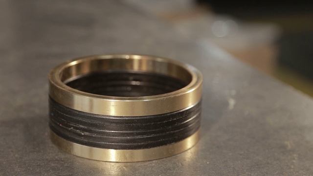 Замена пакета уплотнений в уплотнении плунжера