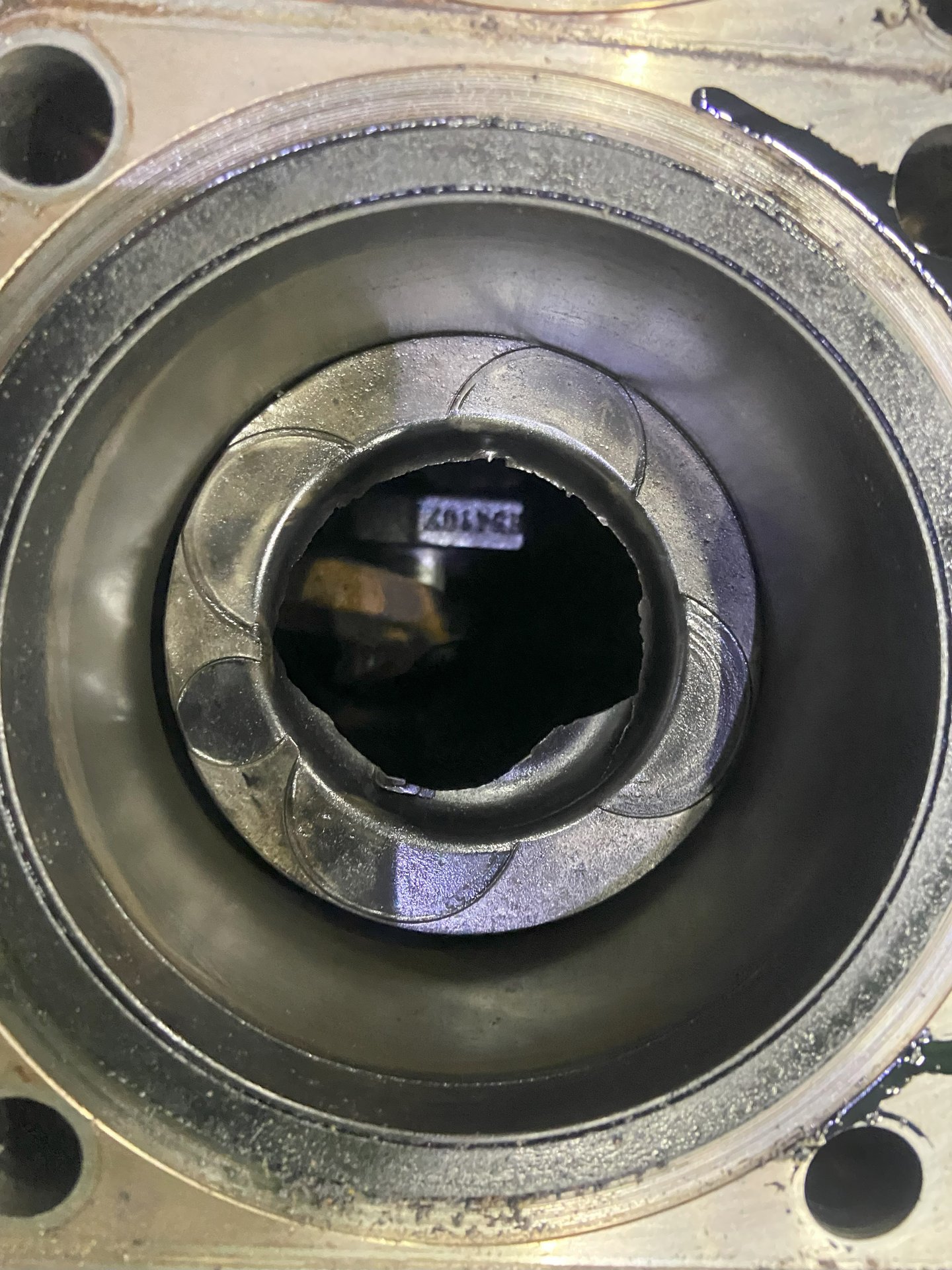 пробило блок на ДВС ОМ501