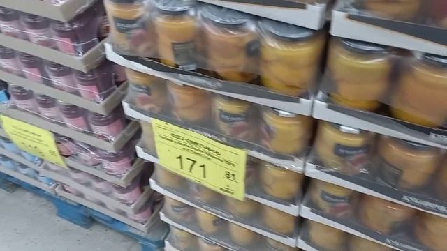 Магазин "Светофор": рыба кета, тостеры, пеленки одноразовые, сапоги, календари и т.д.