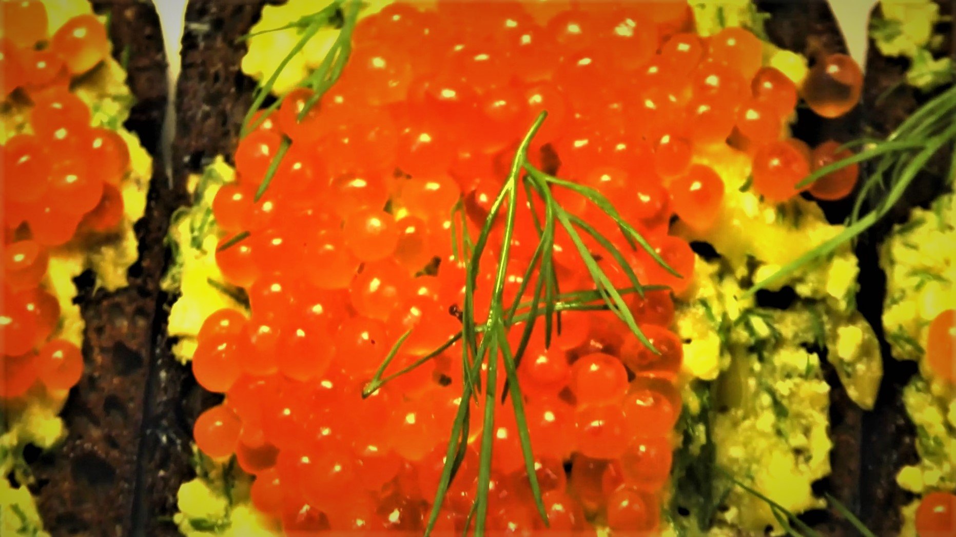 Авокадо и икра - двойное удовольствие!)).mp4