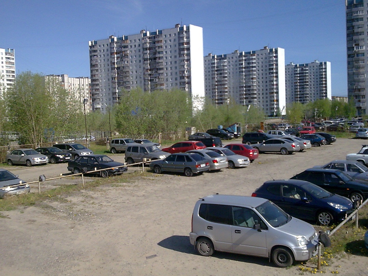 Нижневартовск. Автостоянка за Мира 60. Ливень.mp4