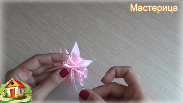 Простые бантики из атласной ленты. Для новичков.