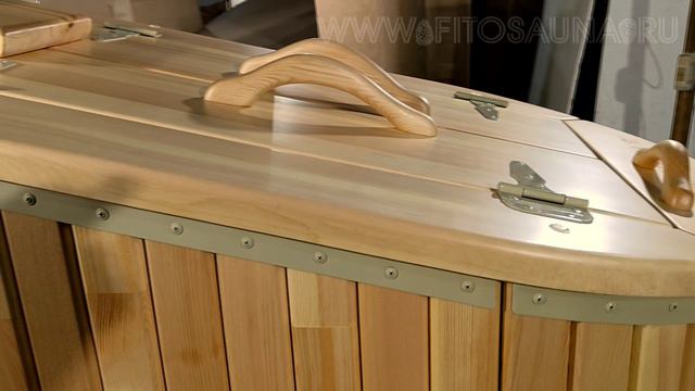 Кедровая полулежачая фитобочка Ладья премиум-класса с тонированной фурнитурой