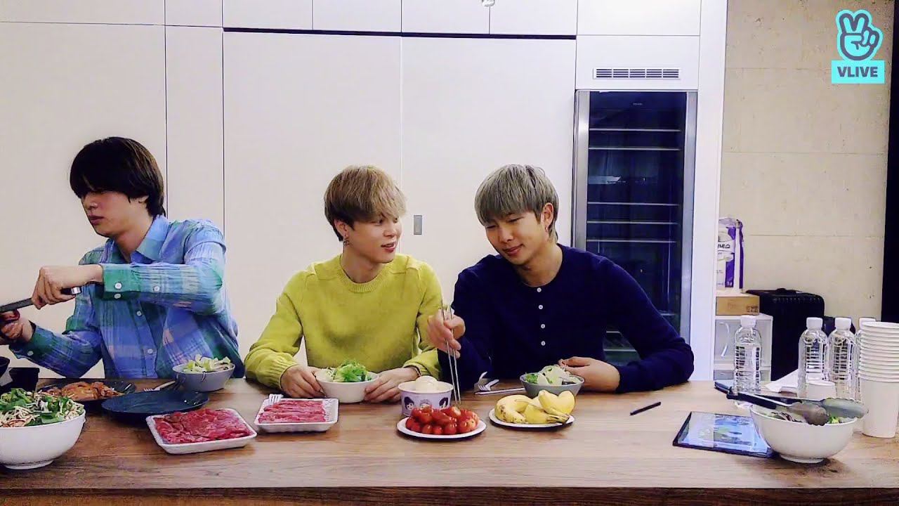 Jin Jun Min~ Making Salad