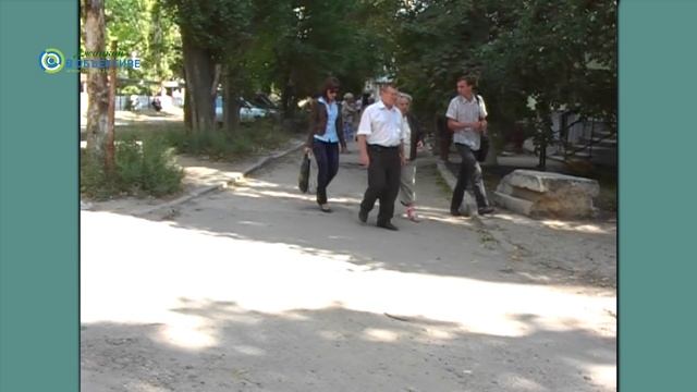 ТРК "ЭКРАН" (11 канал ): программа ДНИ от 5 сентября.Проблемы ул. им. Шмидта. Джанкой 2012.mp4