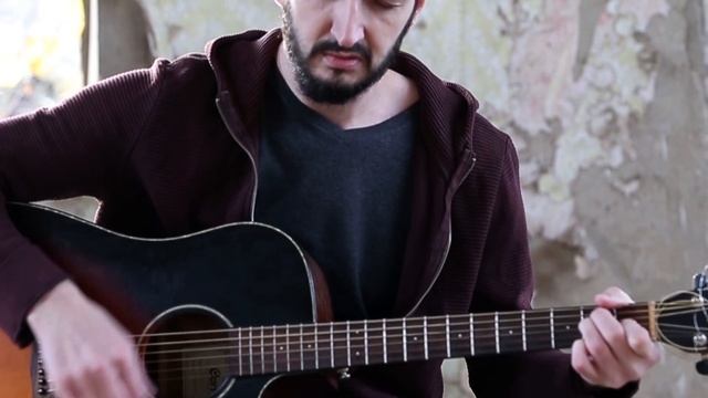 А твои глаза рисуют любовь ( на гитаре )