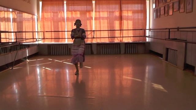 Бочарова Полина Крестьянская дочь народно - сценический танец.mp4