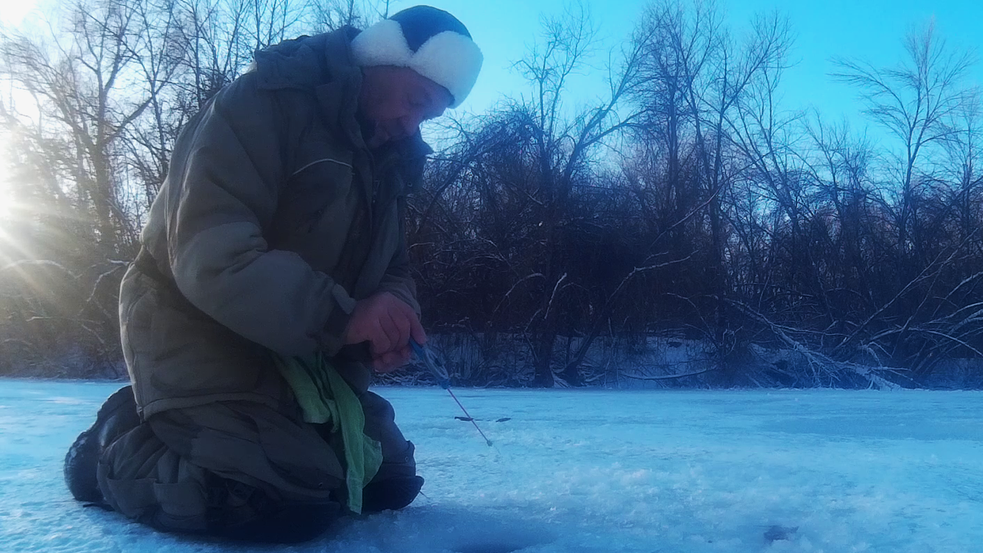 С безмотылкой на ерике  Каширин в сильный мороз и новой луне.