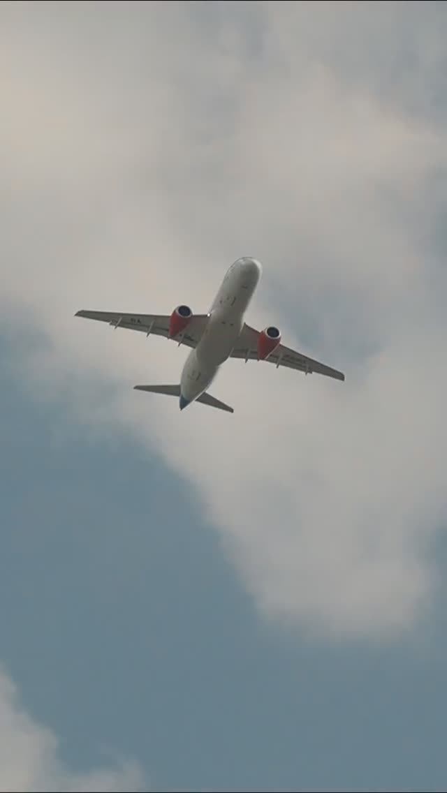 Сухой Суперджет 100-95B авиакомпании Азимут [RA-89180] заходит на посадку во Внуково 26.05.2023