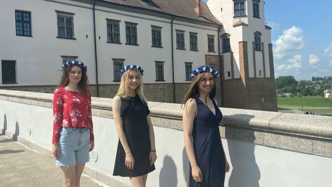 "ДЗЯВОЧЫ ВЯНОК МIРА" ВЕРНИСАЖ ИДЕЙ ОТ БЕЛОРУССКОГО СОЮЗА ЖЕНЩИН