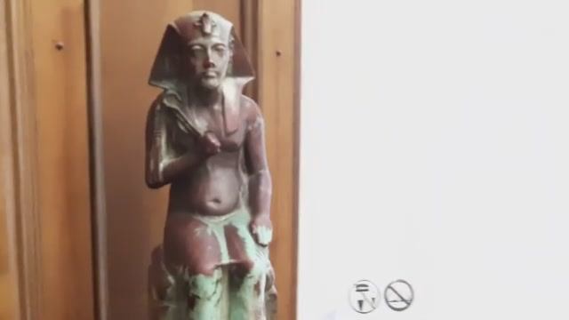 Статуя фараона Эхнатона в бывшей Ленинке