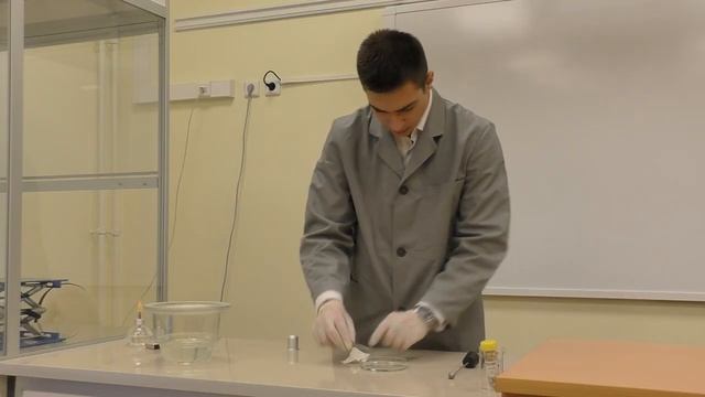 Горение натрия в воде.mp4