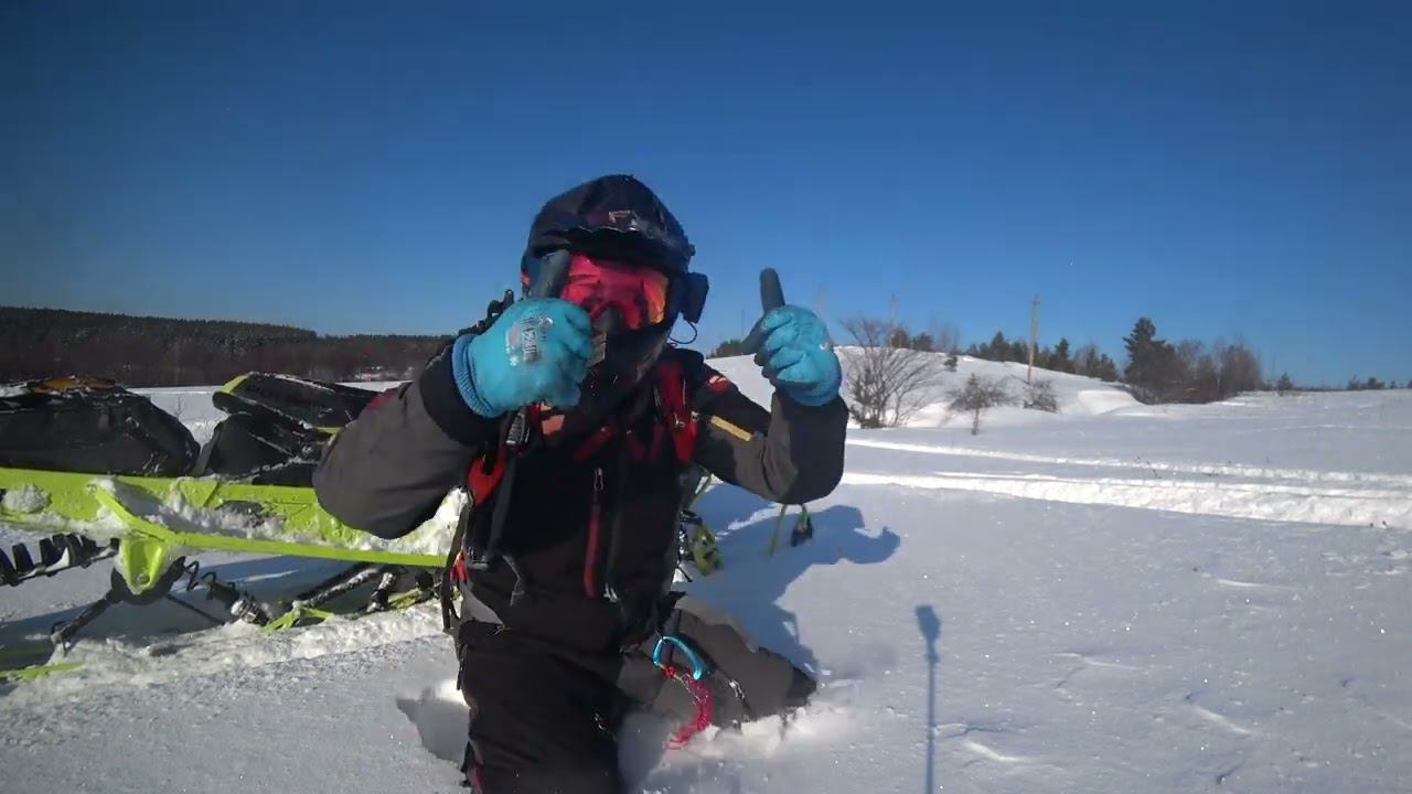 Тренировка езды в траверсе на горном снегоходе