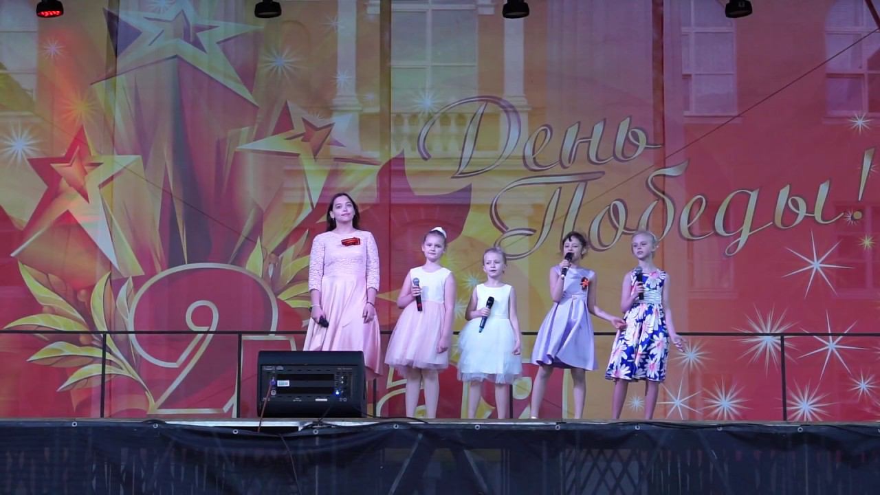 София Зуева "Мир без войны". Выступление на концерте в Щёкино 9 мая 2018.