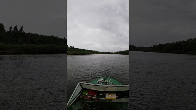 поднимается ураганный ветер