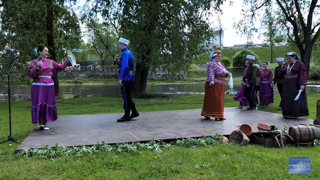 Выступление казачьего ансамбля "Златница" на открытом гастрофестивале "Моя еда".