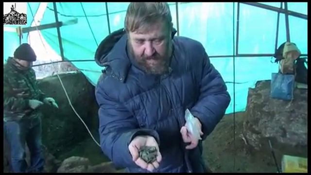 Горсть монет со средневековой улицы