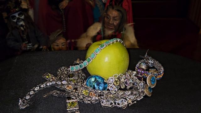 ДЕНЕЖНОЕ  ЯБЛОКО ДЛЯ АДАМА...ПРОВОДЯТ ДАМЫ...