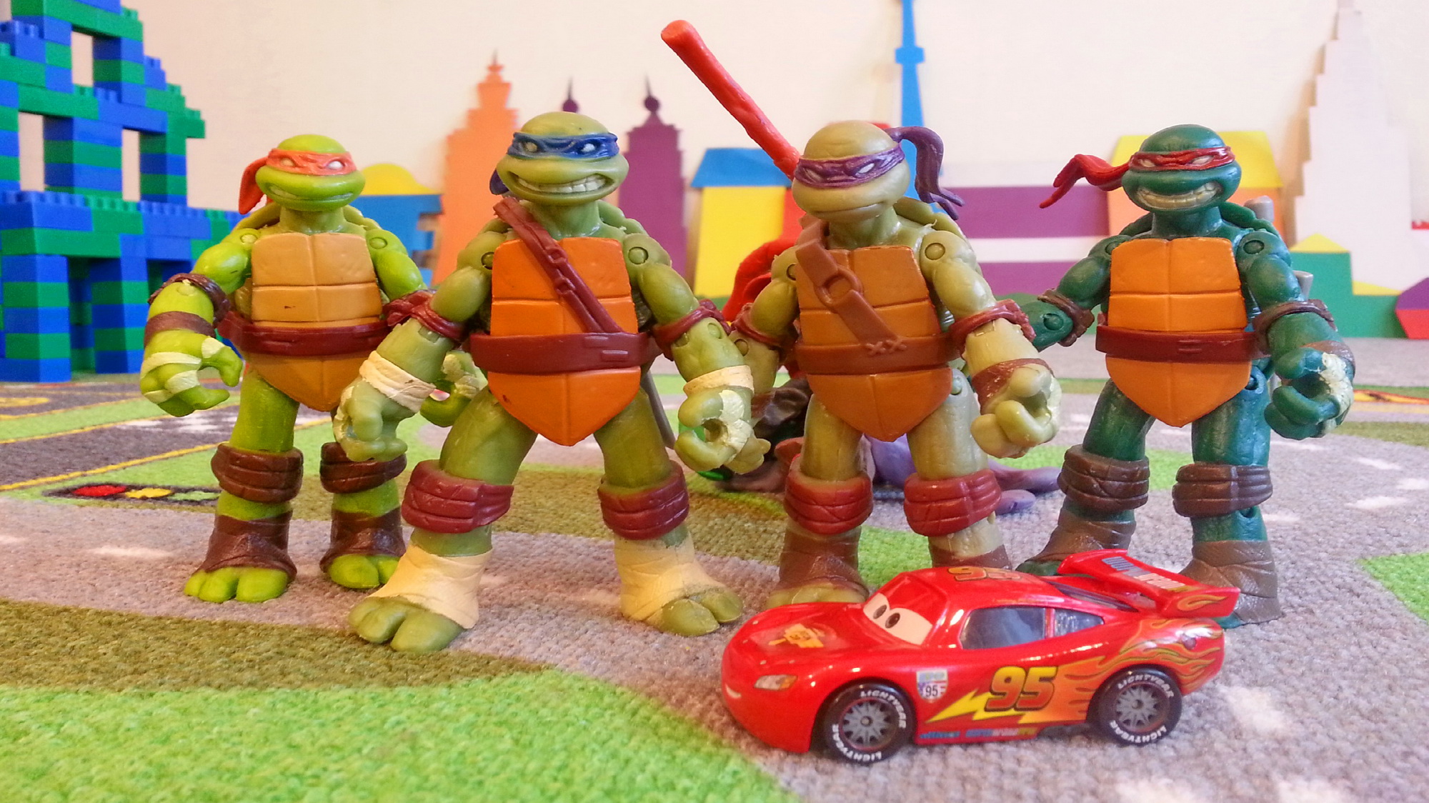 Черепашки Ниндзя Тачки Бэтмен Халк кто спасет город от Монстров