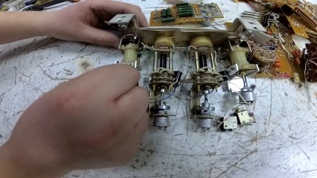 С1-96 - Осциллограф двухлучевой  в разборе что в нем есть ценого