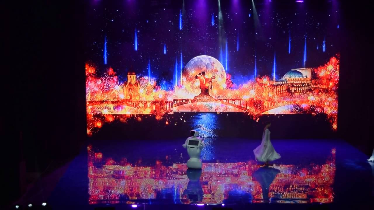 Танцующий робот Кобработ. День города Новосибирск. ДКЖ - Студия КОБРА