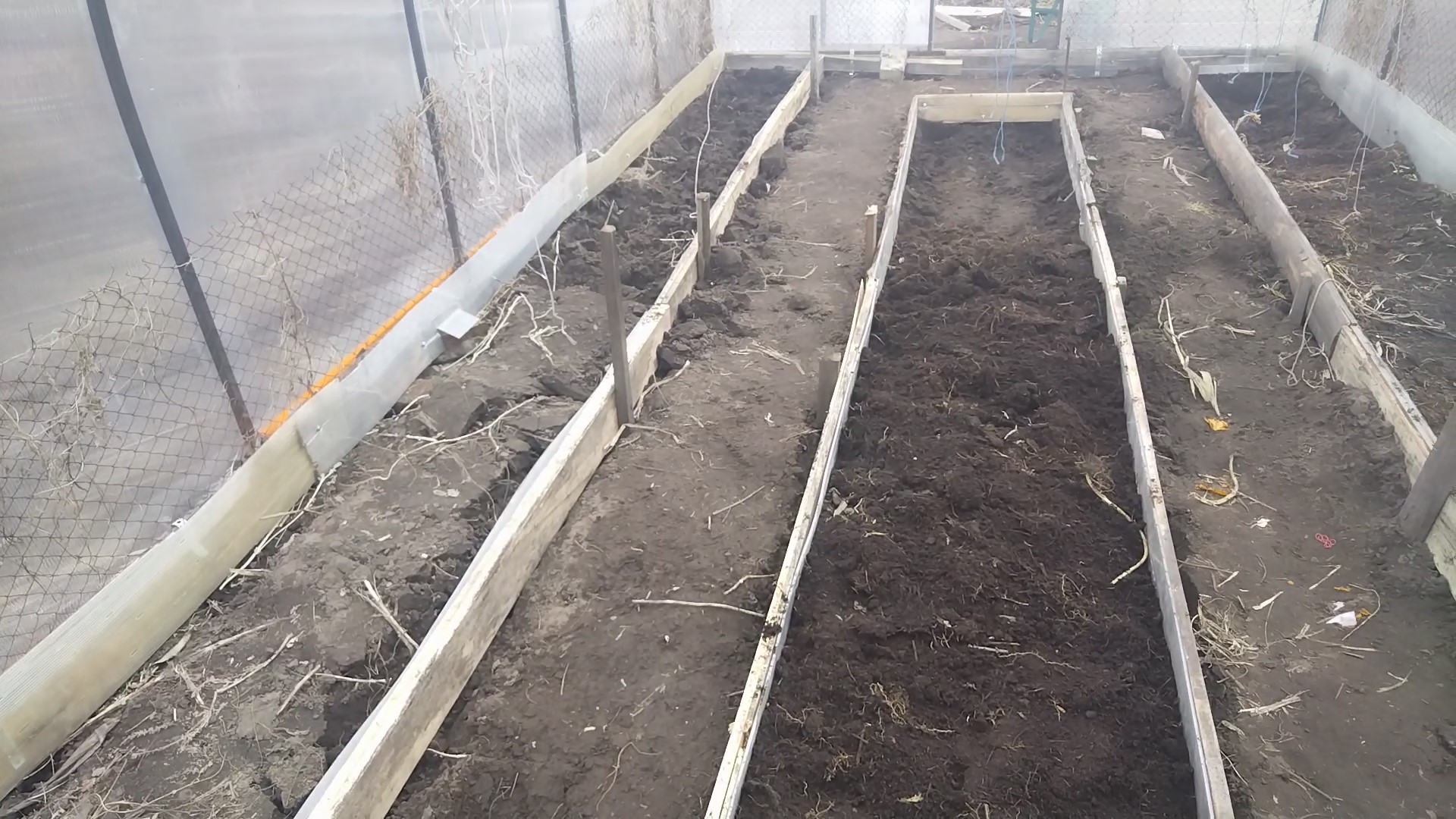 Мой опыт устройства грядок в теплице