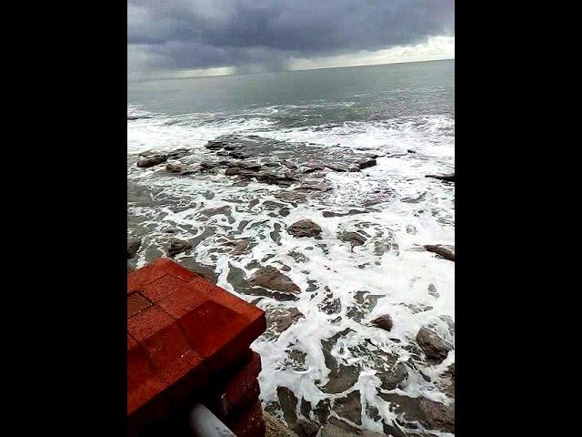 Море в январе в Махмутларе