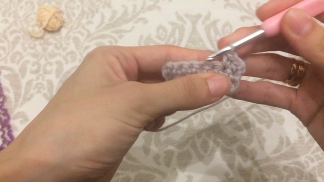 8.В какую сторону поворачиваться при вязании крючком?Как научиться вязать?