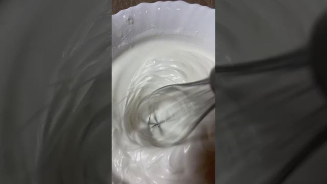 Вишневый пирог с кремом-суфле😋