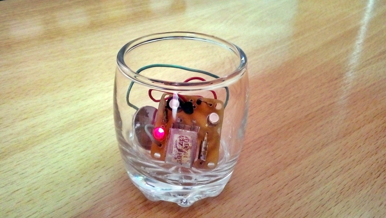 Сверхэкономичная светодиодная мигалка с широким диапазоном питающих напряжений от 0,8 до 12 вольт